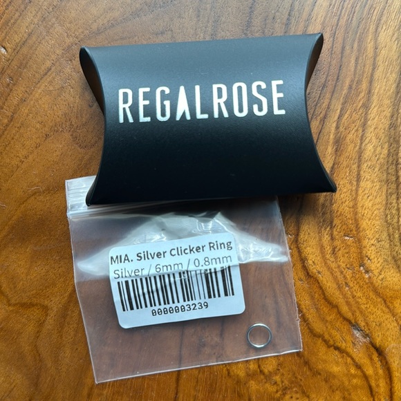 Regal Rose | Jewelry | Regal Rose Mia Silver Clicker Ring | Poshmark